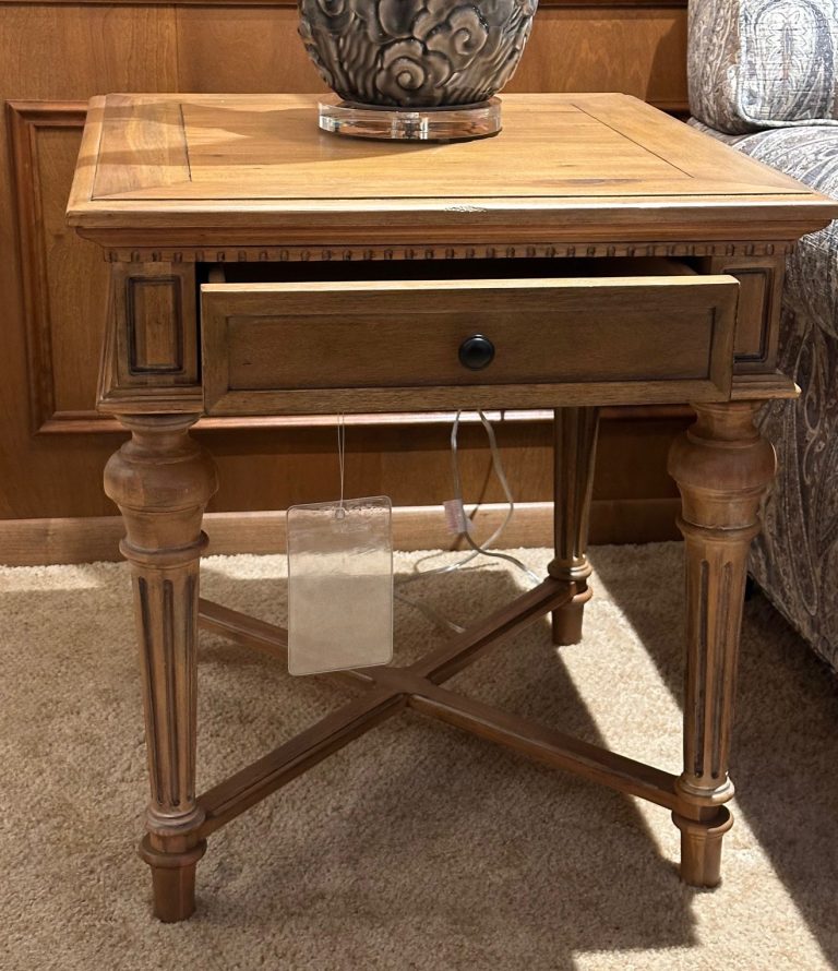 E-Showroom - Russell's Furniture