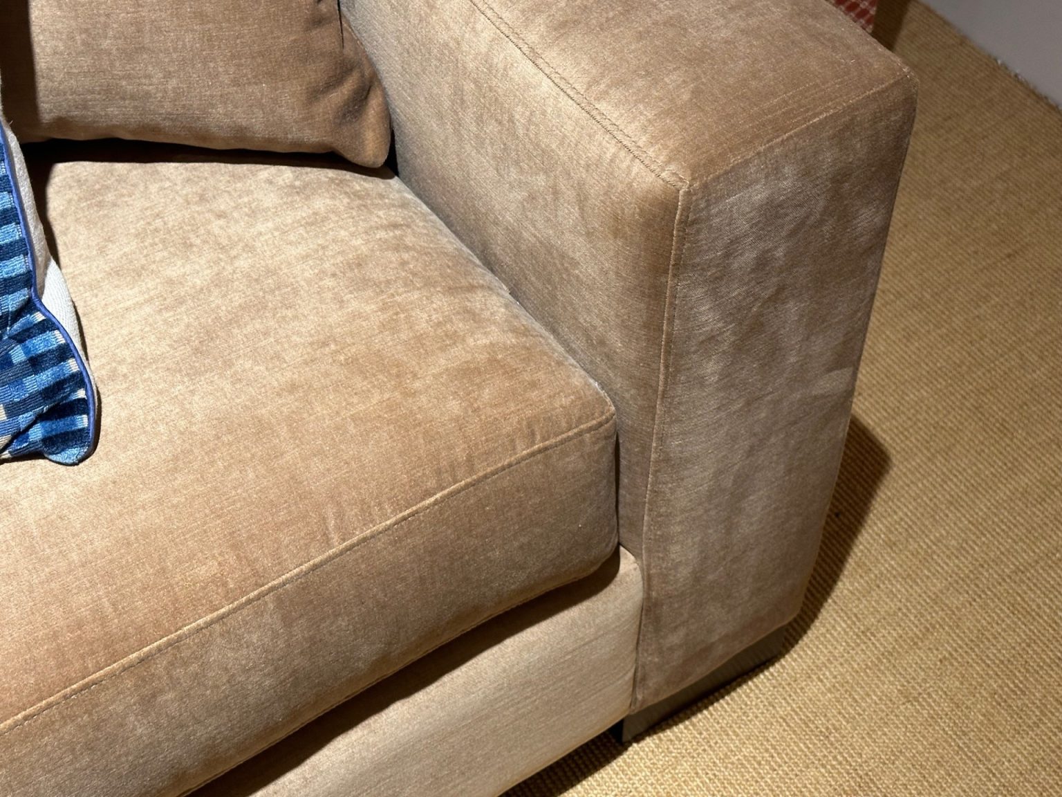 E-Showroom - Russell's Furniture